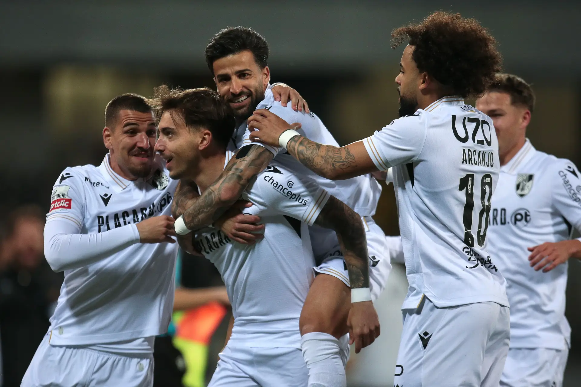 Vitória de Guimarães vence Santa Clara e aproxima-se do quinto lugar ...