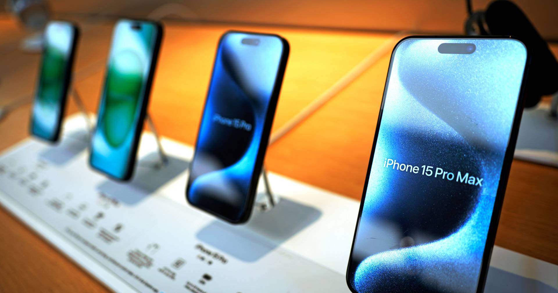 iPhones ‘made in China’: o novo alvo da guerra comercial de Trump - SIC ...
