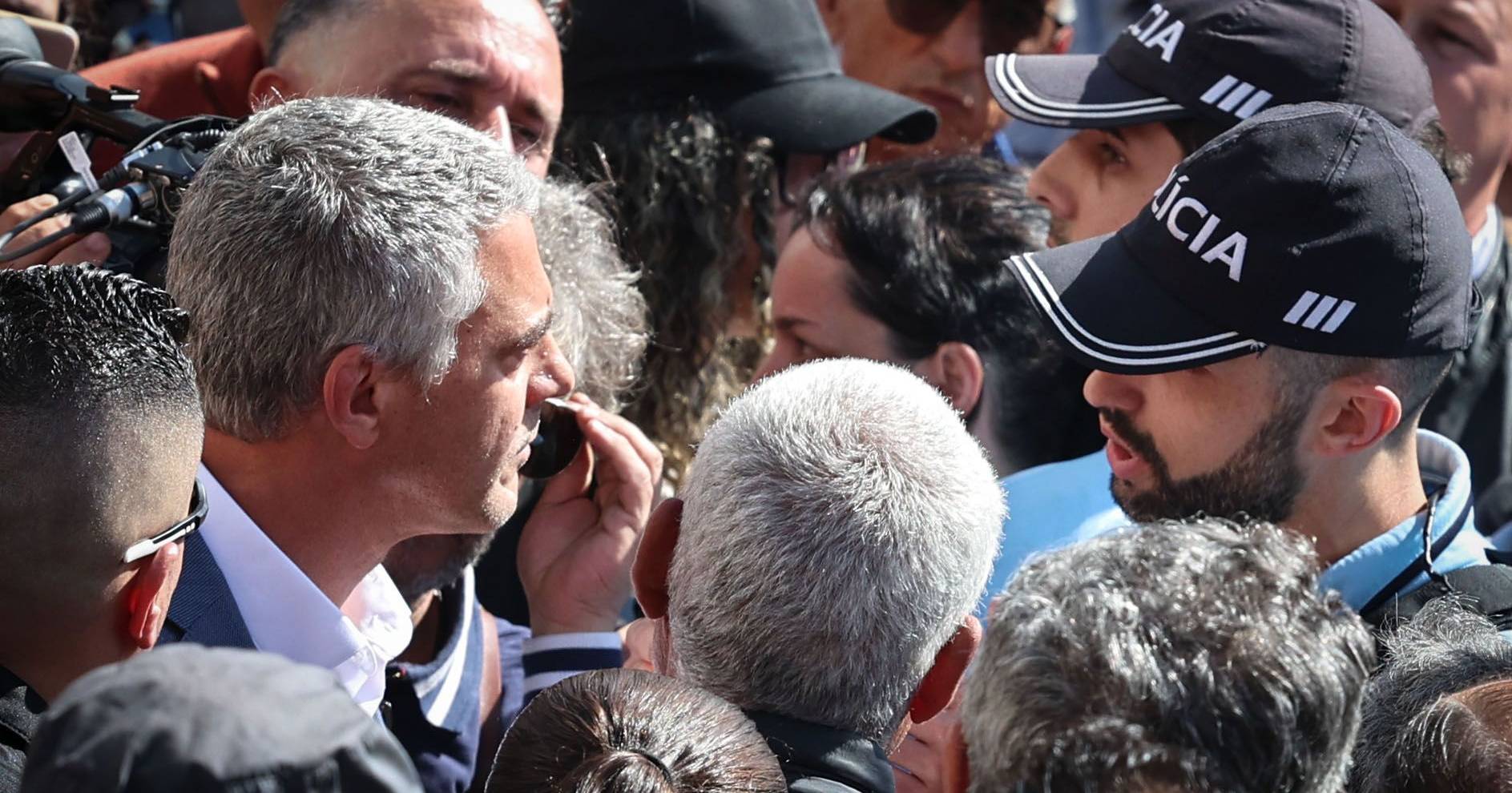 Confrontos com a polícia em ação de extrema-direita, ex-juiz Rui ...