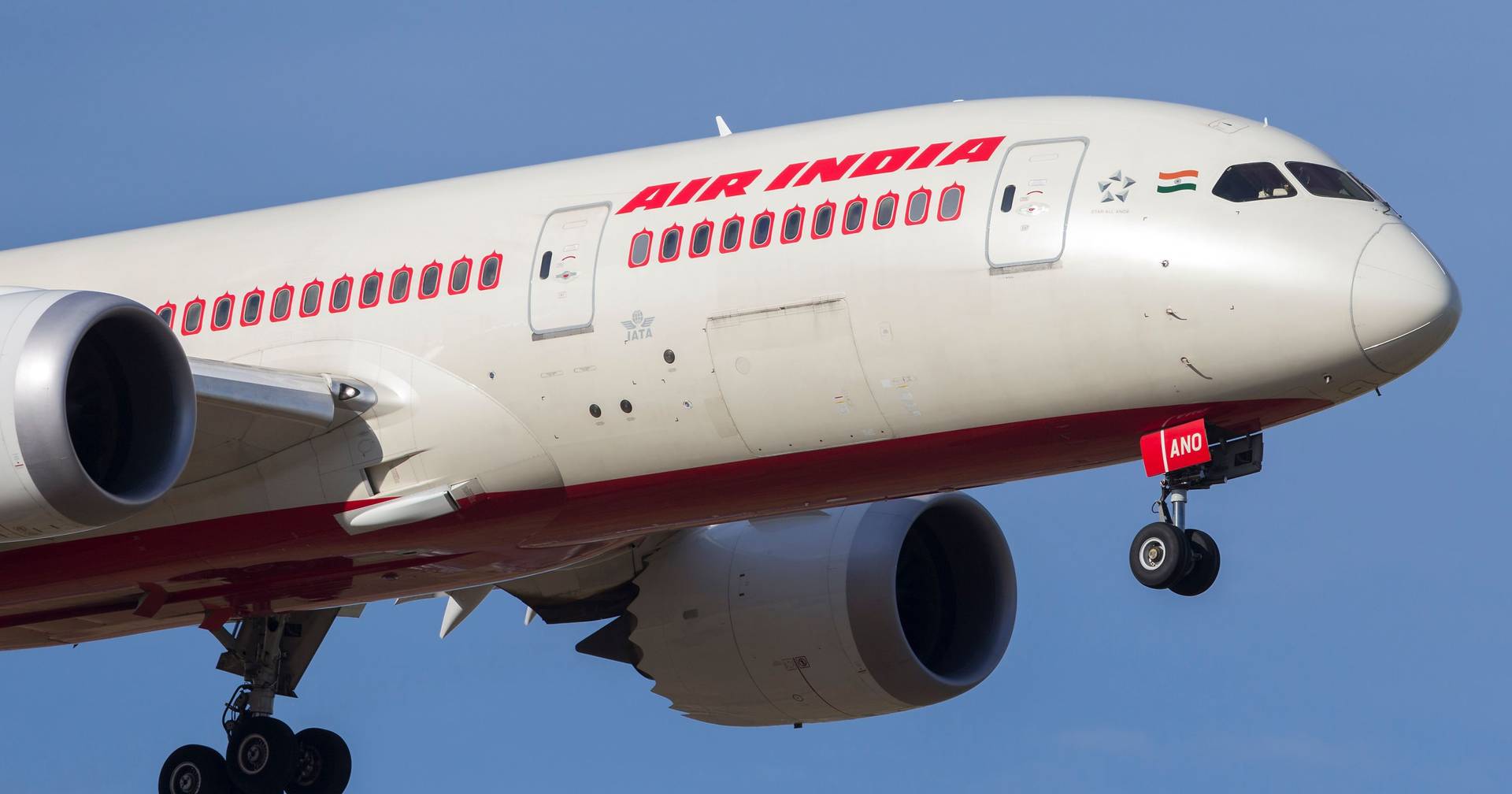 Boeing 787 da Air India regressa a Hong Kong após suspeitas de problemas técnicos - SIC Notícias
