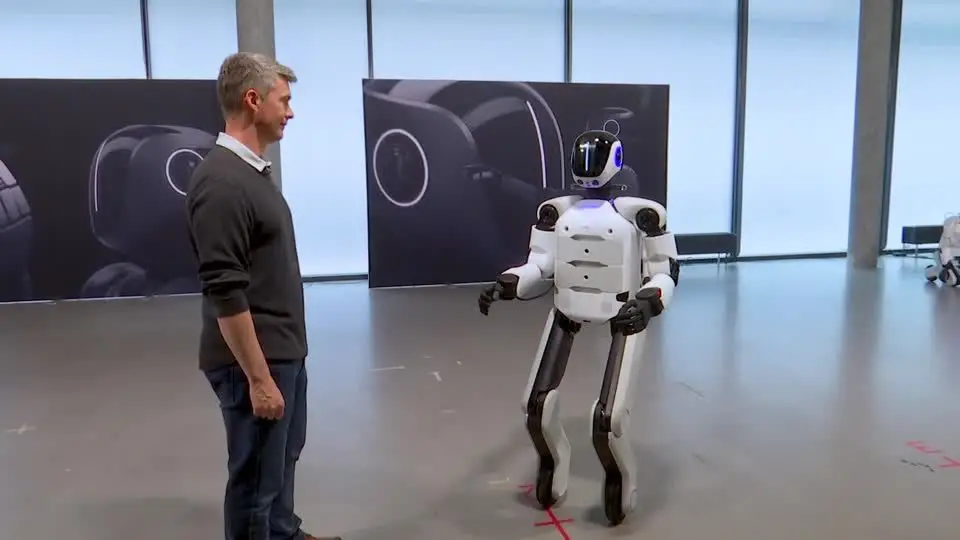 AEON: o robô humanoide que é como um novo colega de trabalho - SIC Notícias