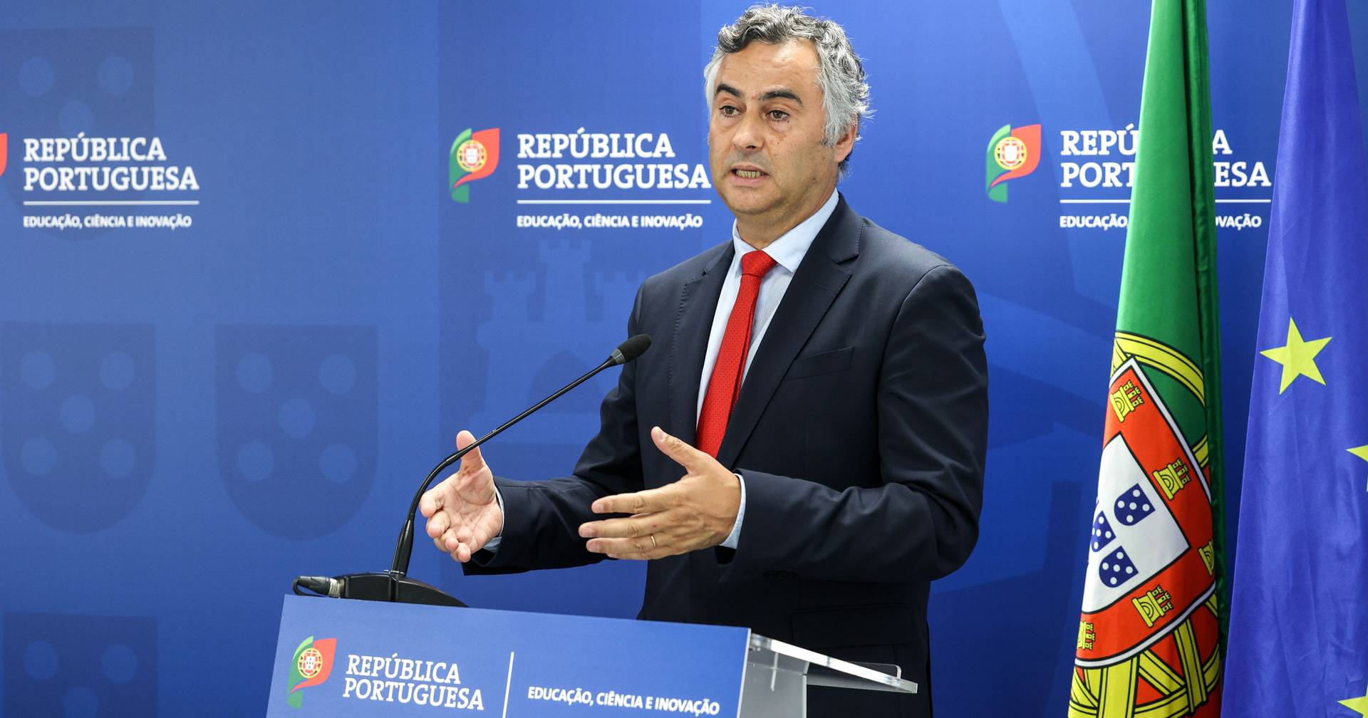 Ministro garante que apurará com rigor número de alunos sem aulas no próximo ano letivo - SIC ...