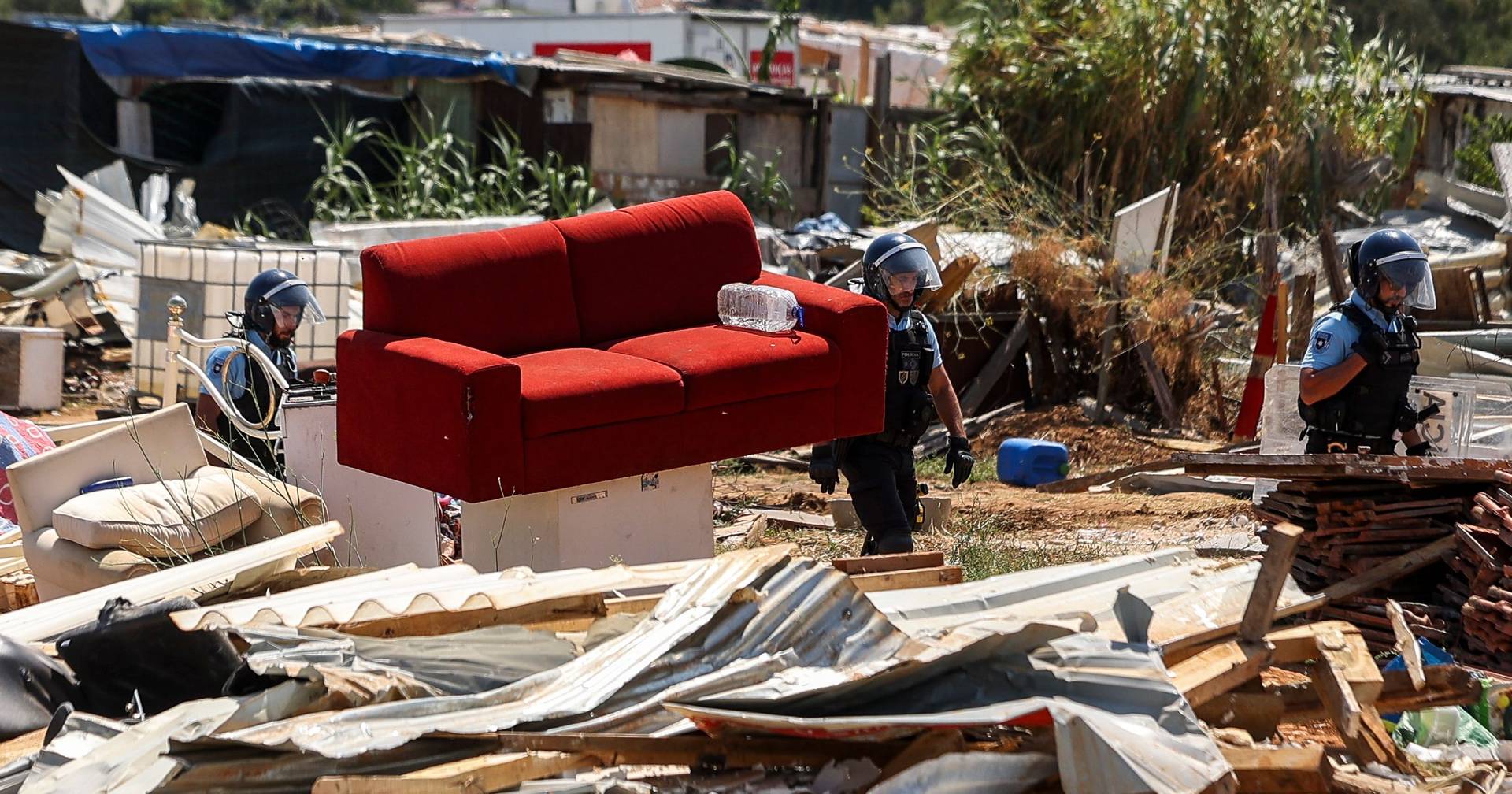 Bairro do Talude: tribunal proíbe demolições, mas moradores dizem que ...