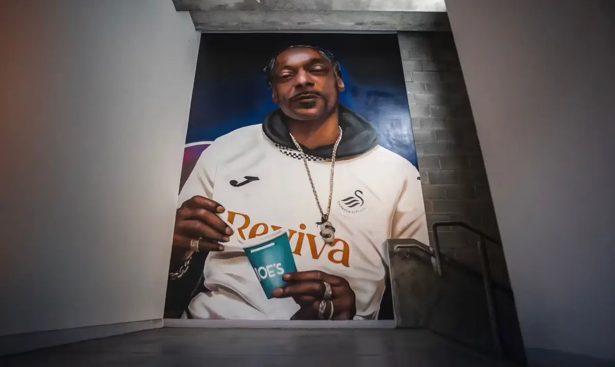 Snoop Dogg entra no futebol e junta-se a Modric em clube galês - SIC ...
