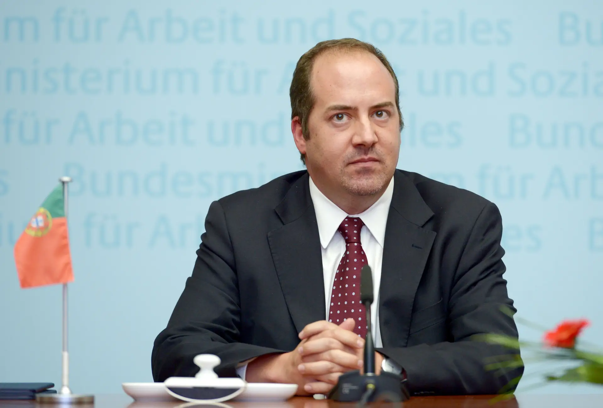 Álvaro Santos Pereira toma posse como governador do Banco de Portugal - Povo News