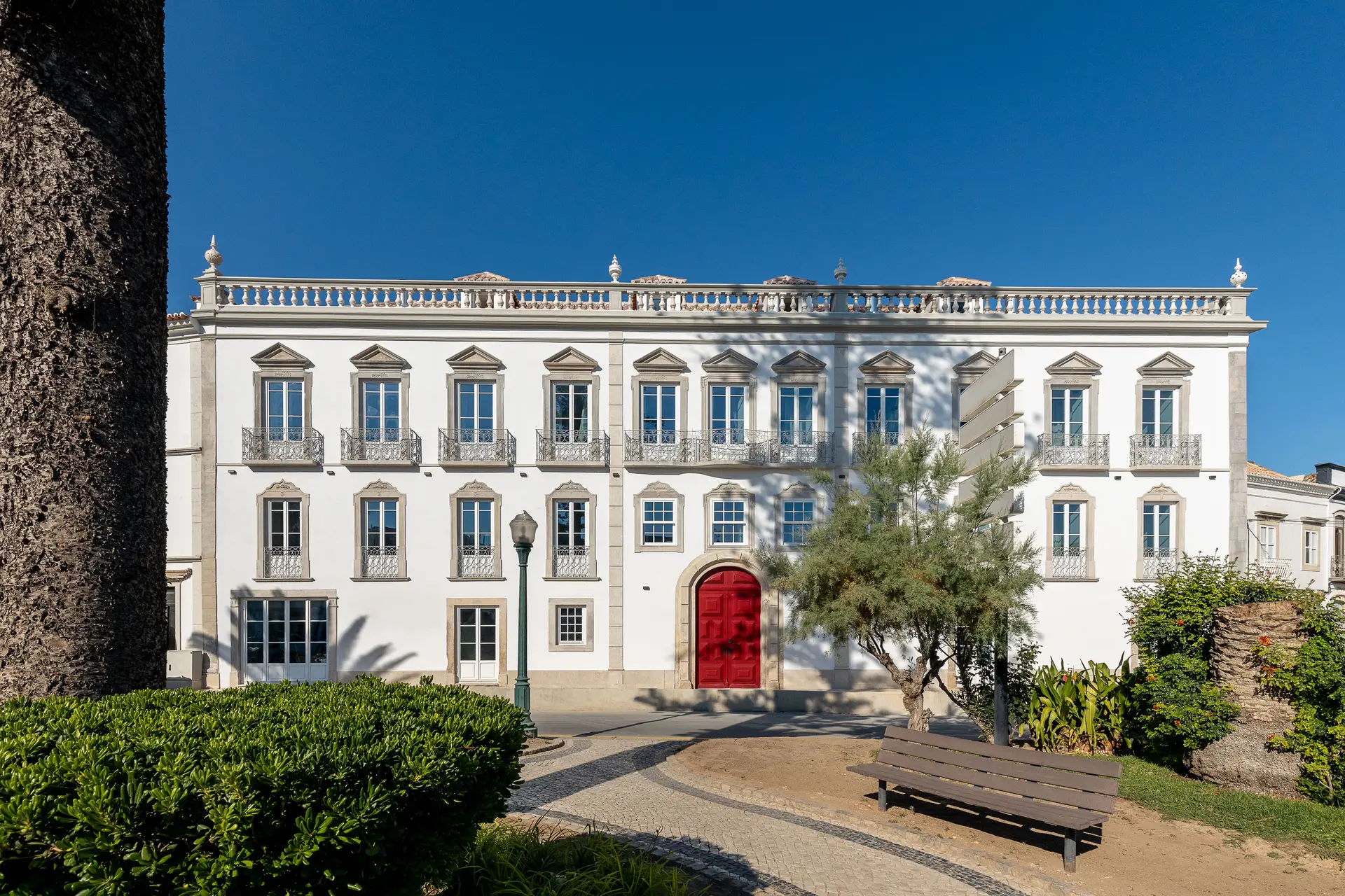 Palácio no centro de Tavira transformado em hotel de inspiração ...