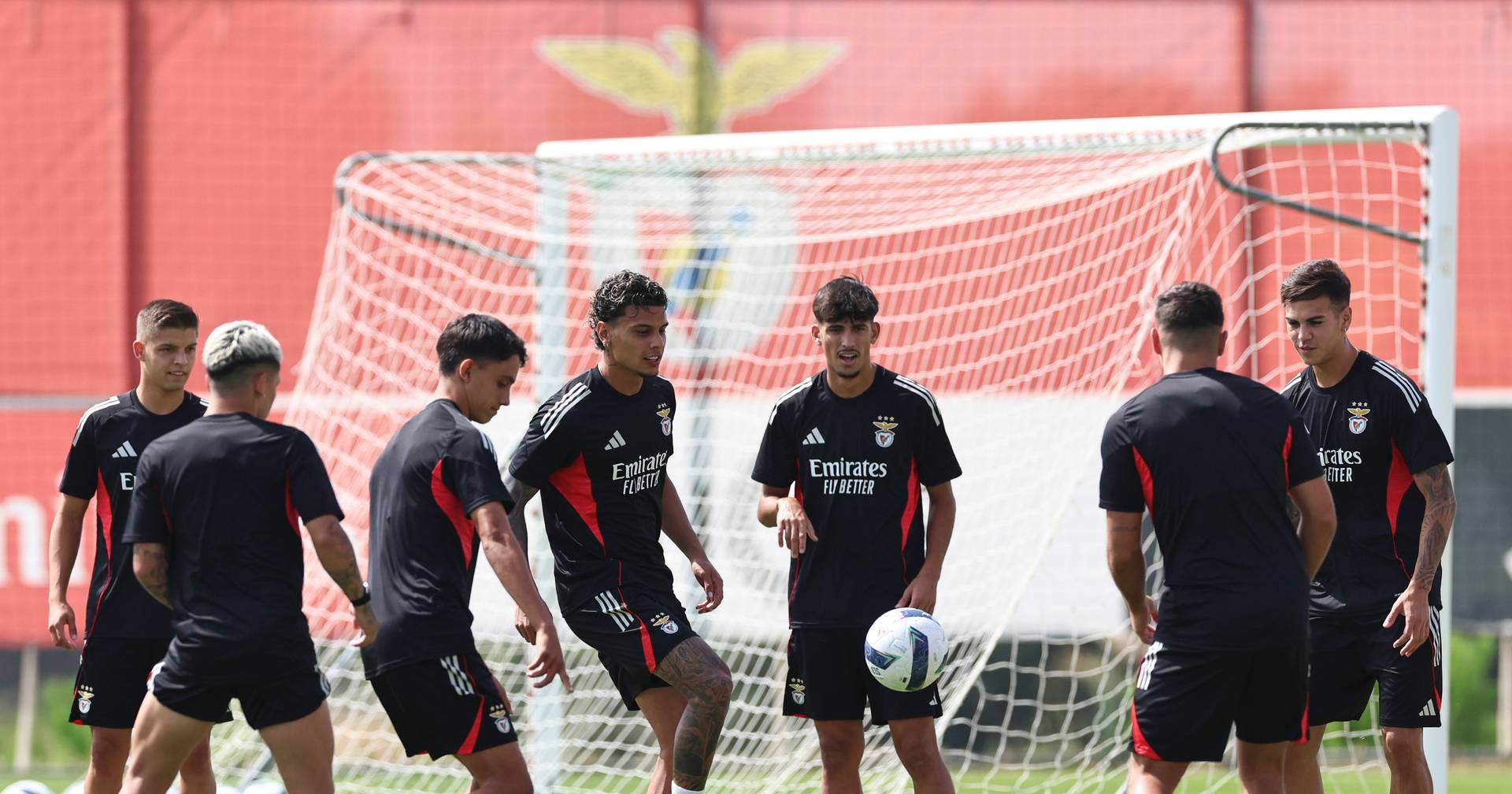 Benfica recebe o Nice para garantir presença no play-off da Champions ...