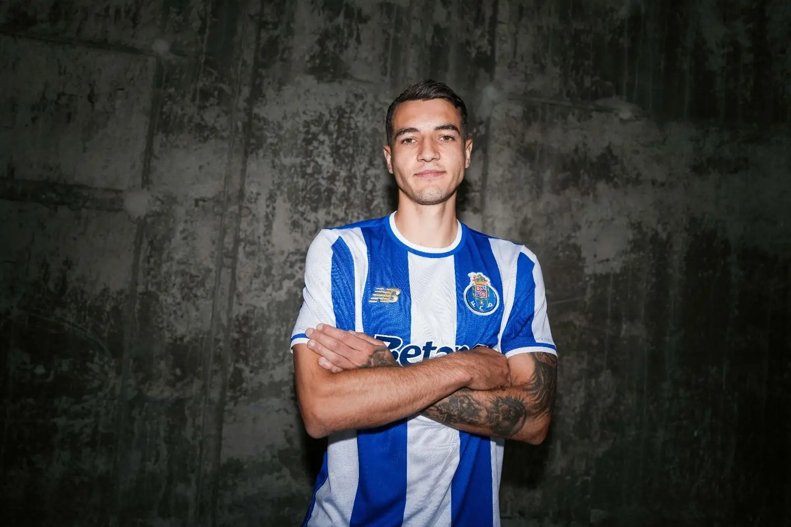 Oficial: Kiwior é reforço do FC Porto - SIC Notícias