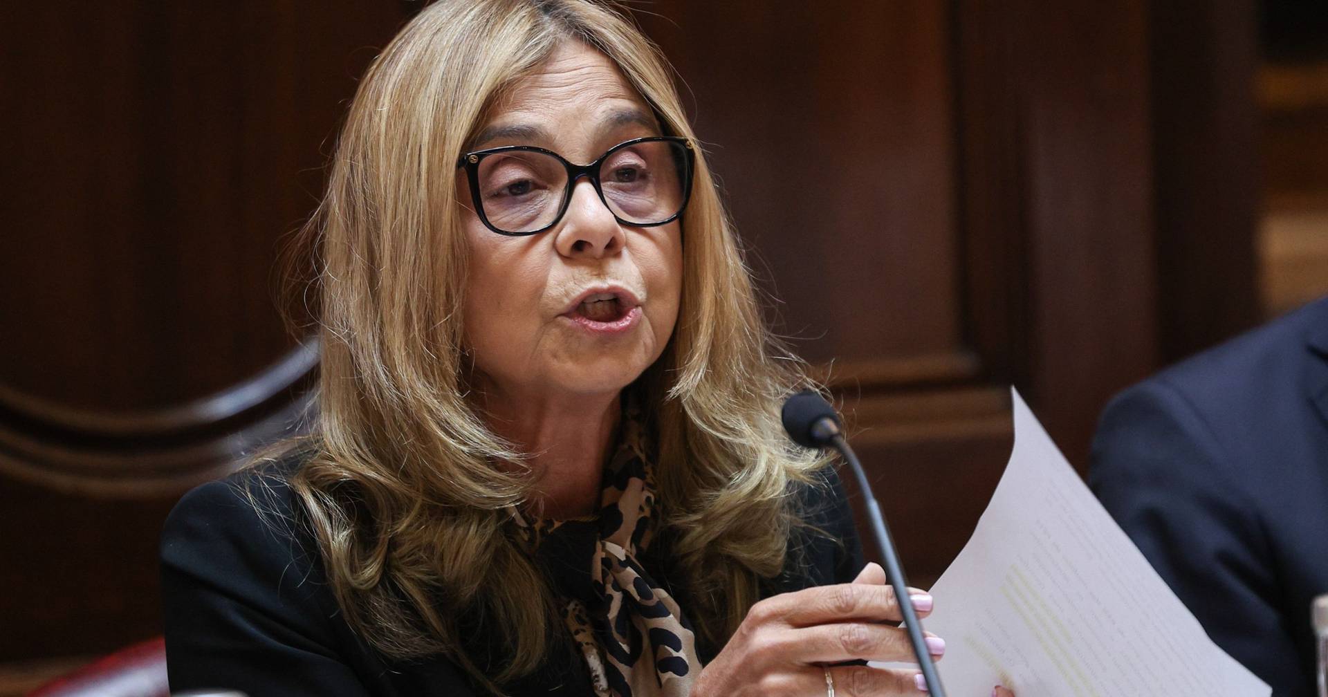 Ministra da Saúde deverá ficar no cargo até dezembro (pelo menos) - SIC ...