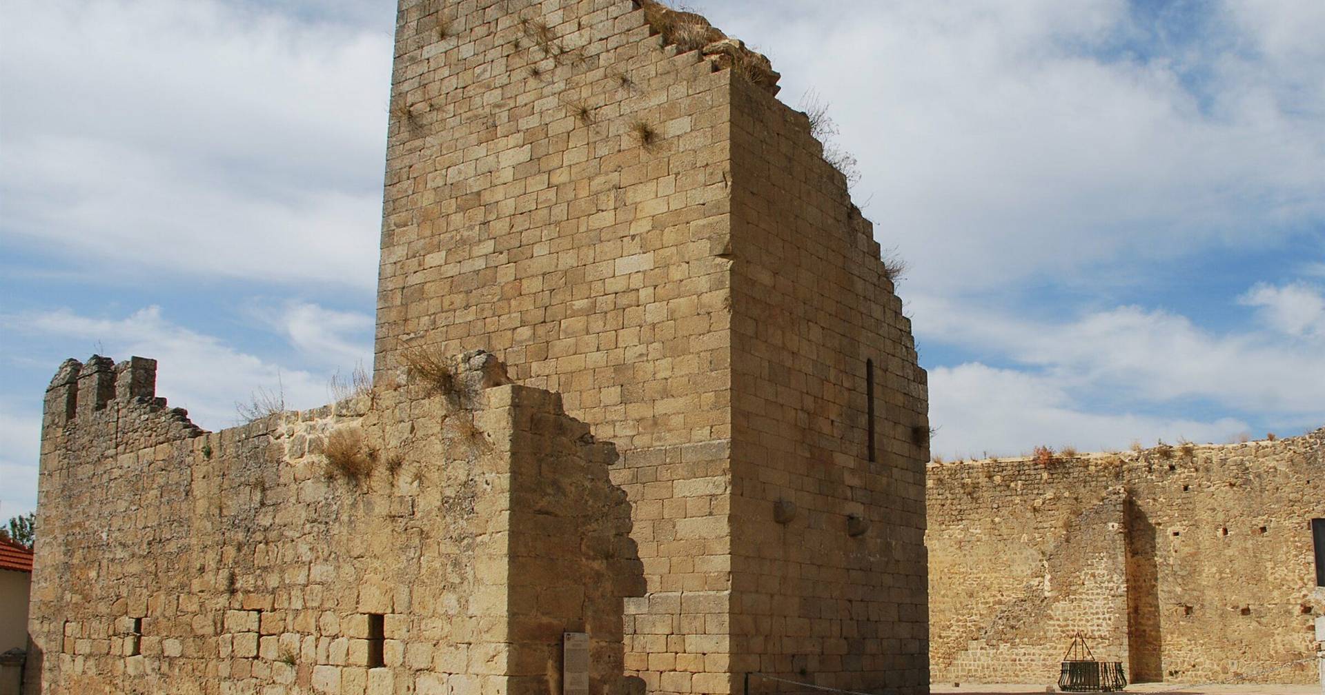 Castelos de Portugal: as fronteiras de Freixo de Espada à Cinta e ...