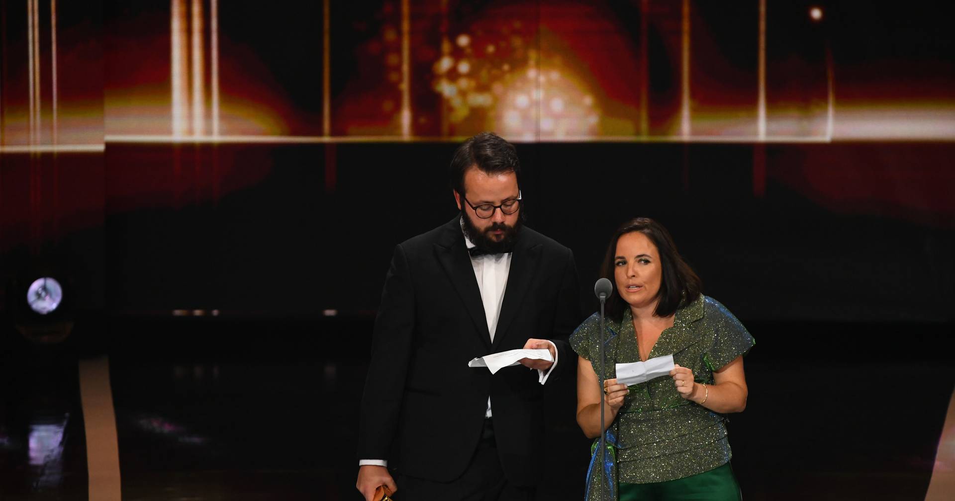 Veja aqui o discurso: Joana Marques e Manuel Cardoso recebem Globo de ...