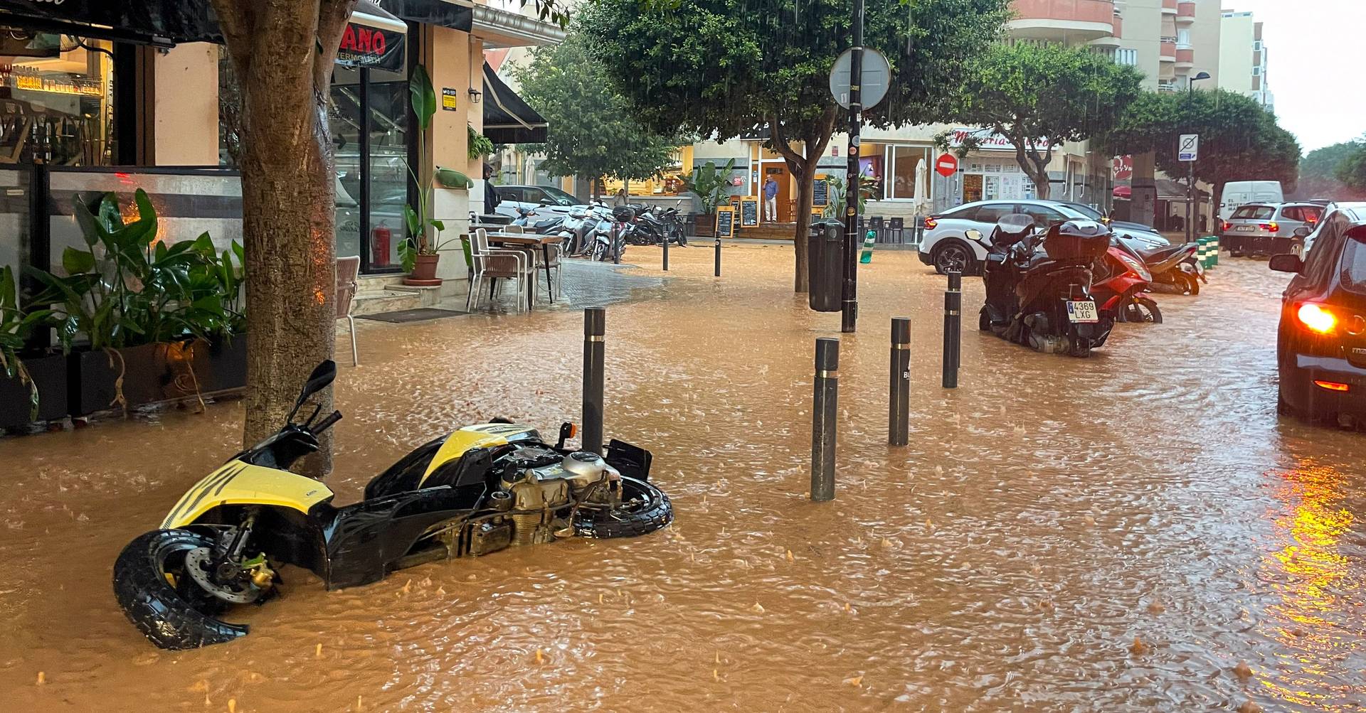 Ibiza sofre dilúvio em poucas horas: seis meses de chuva caem numa tarde - SIC Notícias