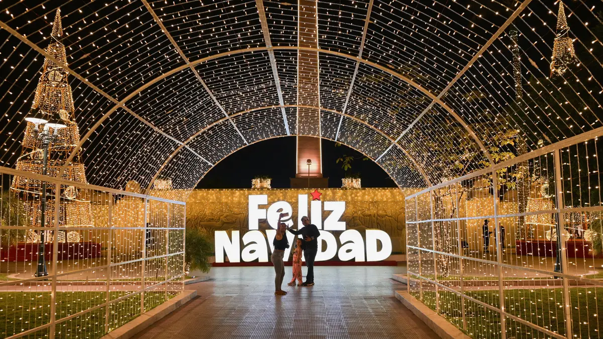 Natal chega mais cedo à Venezuela: milhares saem às ruas para dar início às festividades - SIC ...