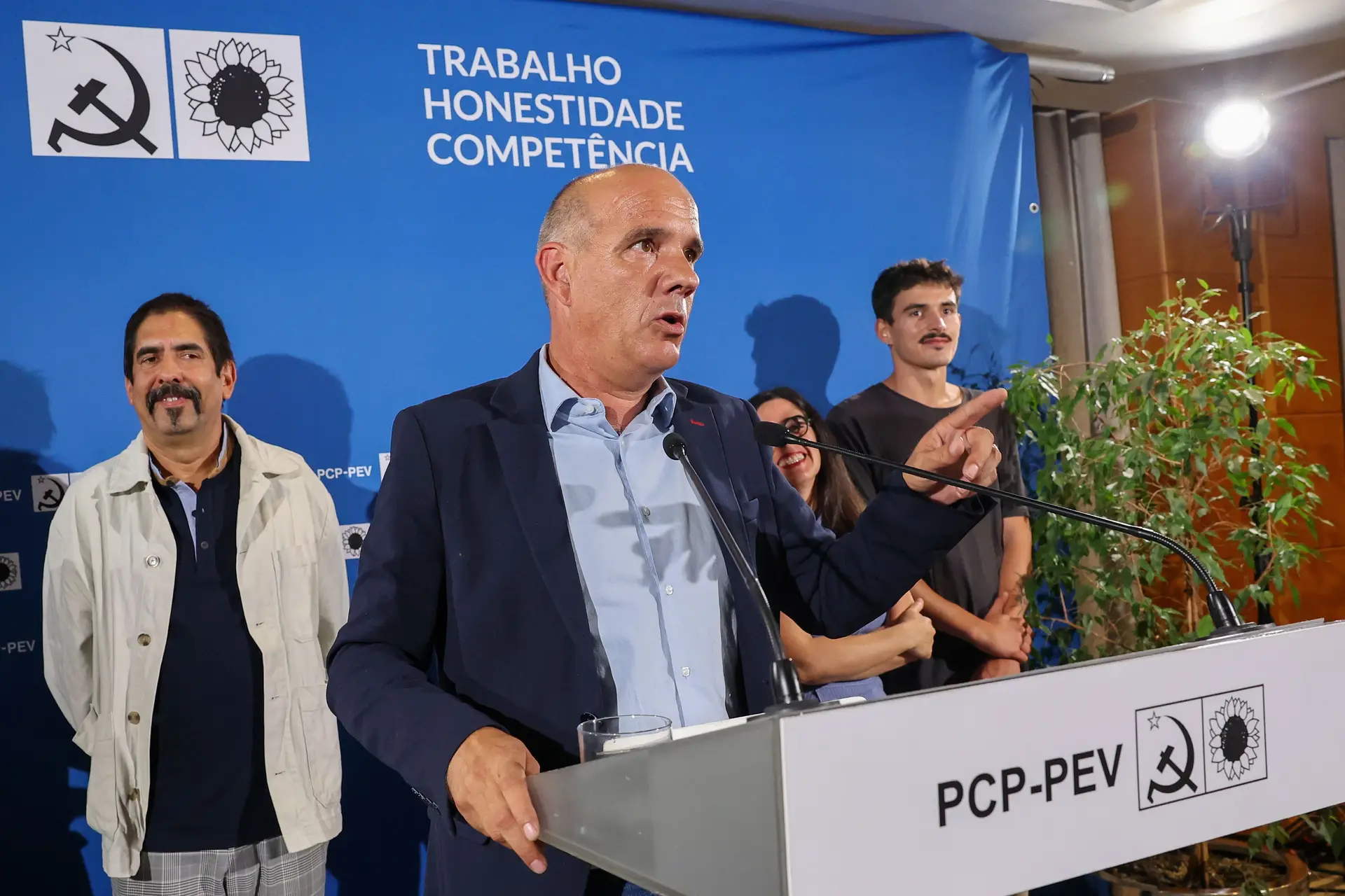 PCP reúne Comité Central para analisar resultados das autárquicas - SIC ...