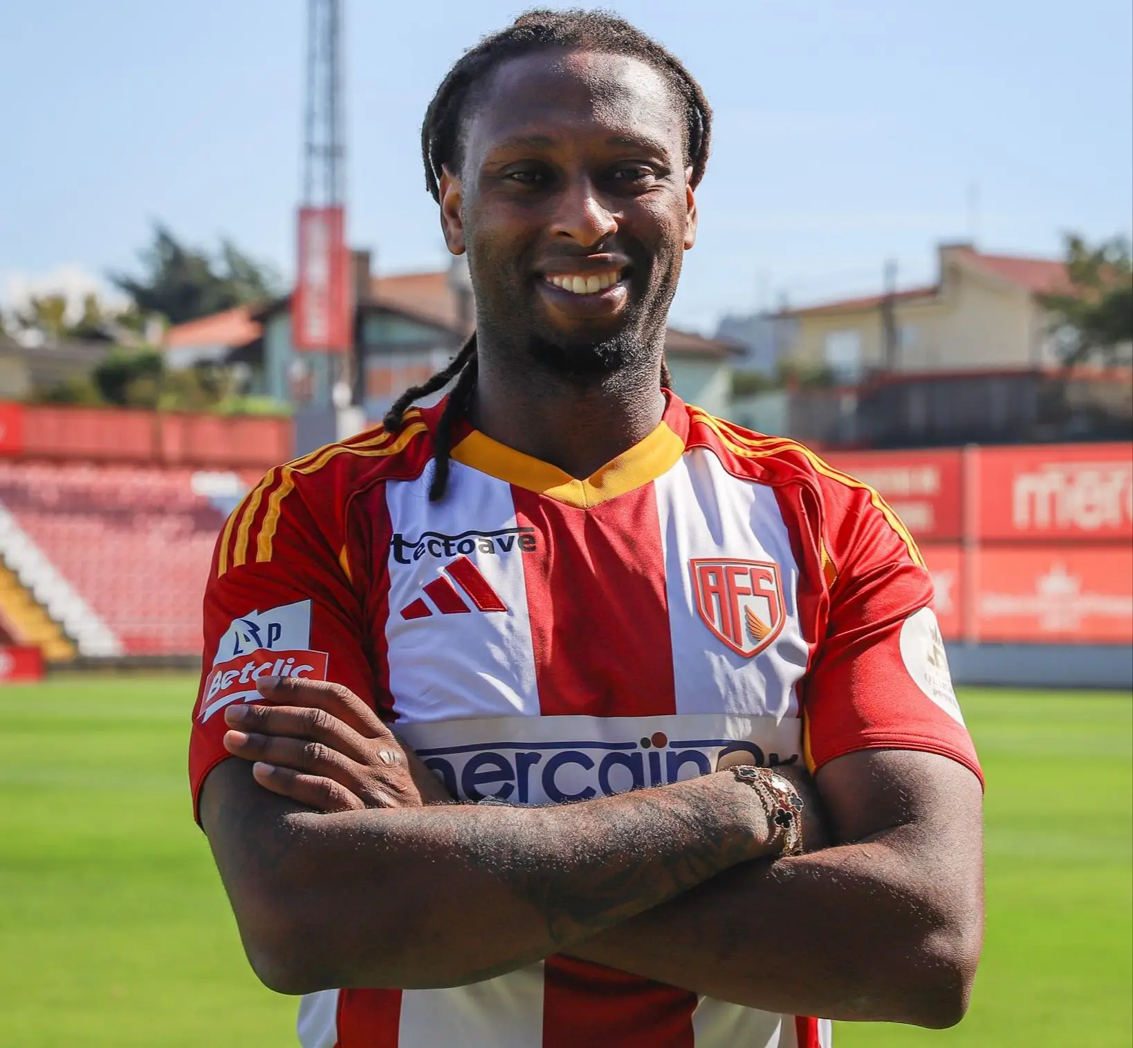 Internacional português está de regresso à Primeira Liga para representar o AVS - SIC Notícias