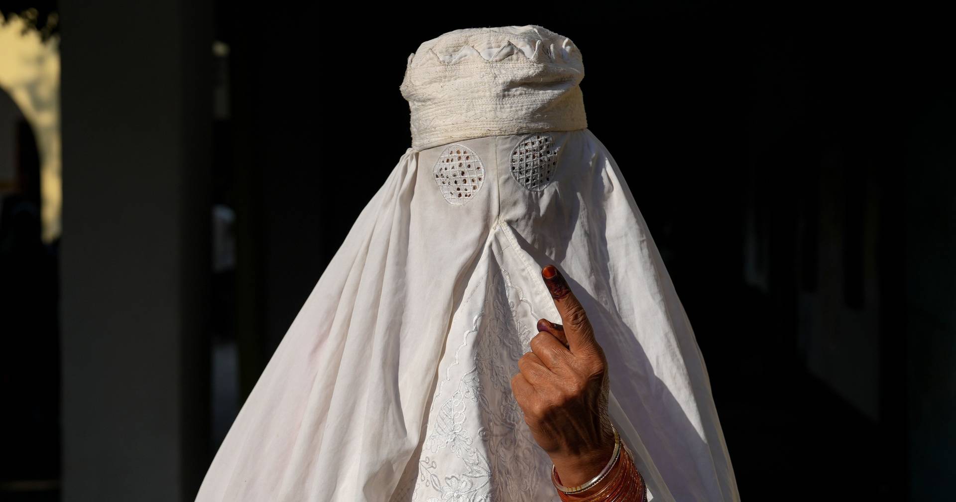 Há assim tantas mulheres a usar burca em Portugal? Para o Chega, "podia ...