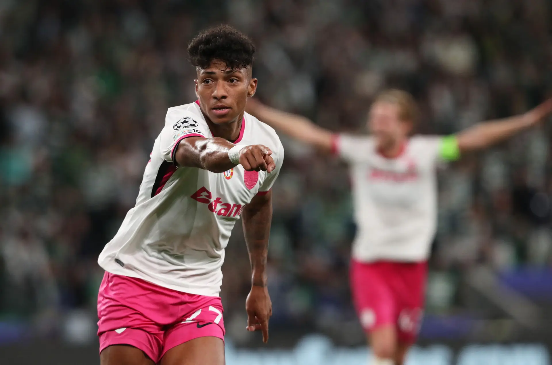 Champions: Alisson Santos salta do banco para dar vitória ao Sporting ...