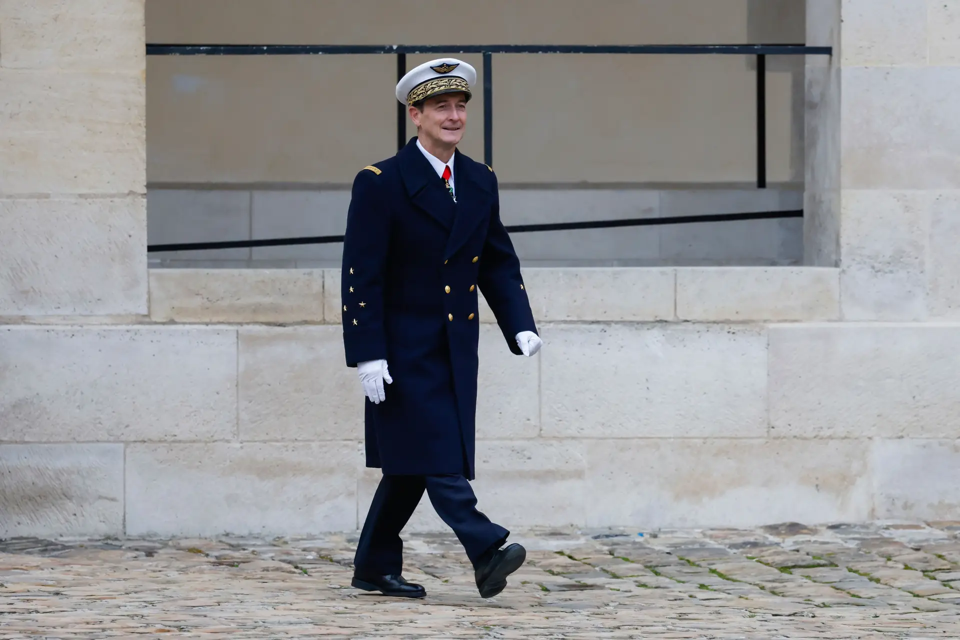 Chefe militar francês defende que país deve fazer sacrifícios para ...