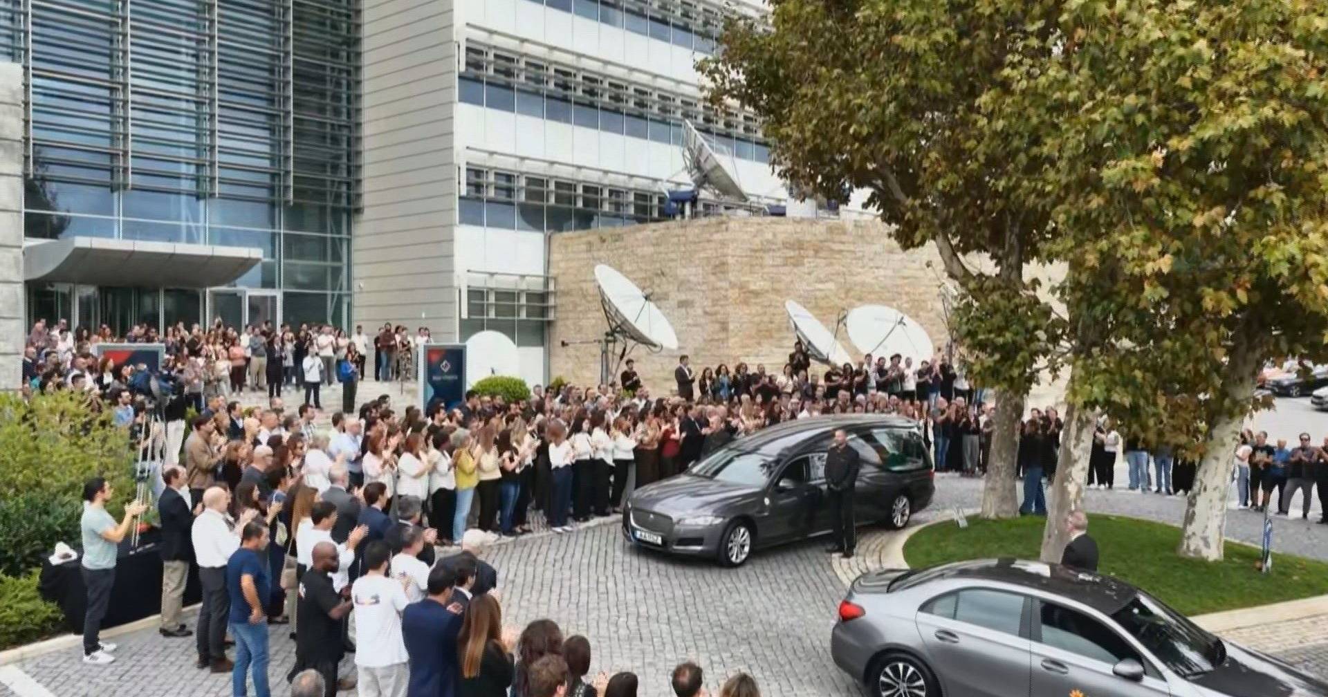 Francisco Pinto Balsemão ovacionado durante seis minutos no Edifício ...