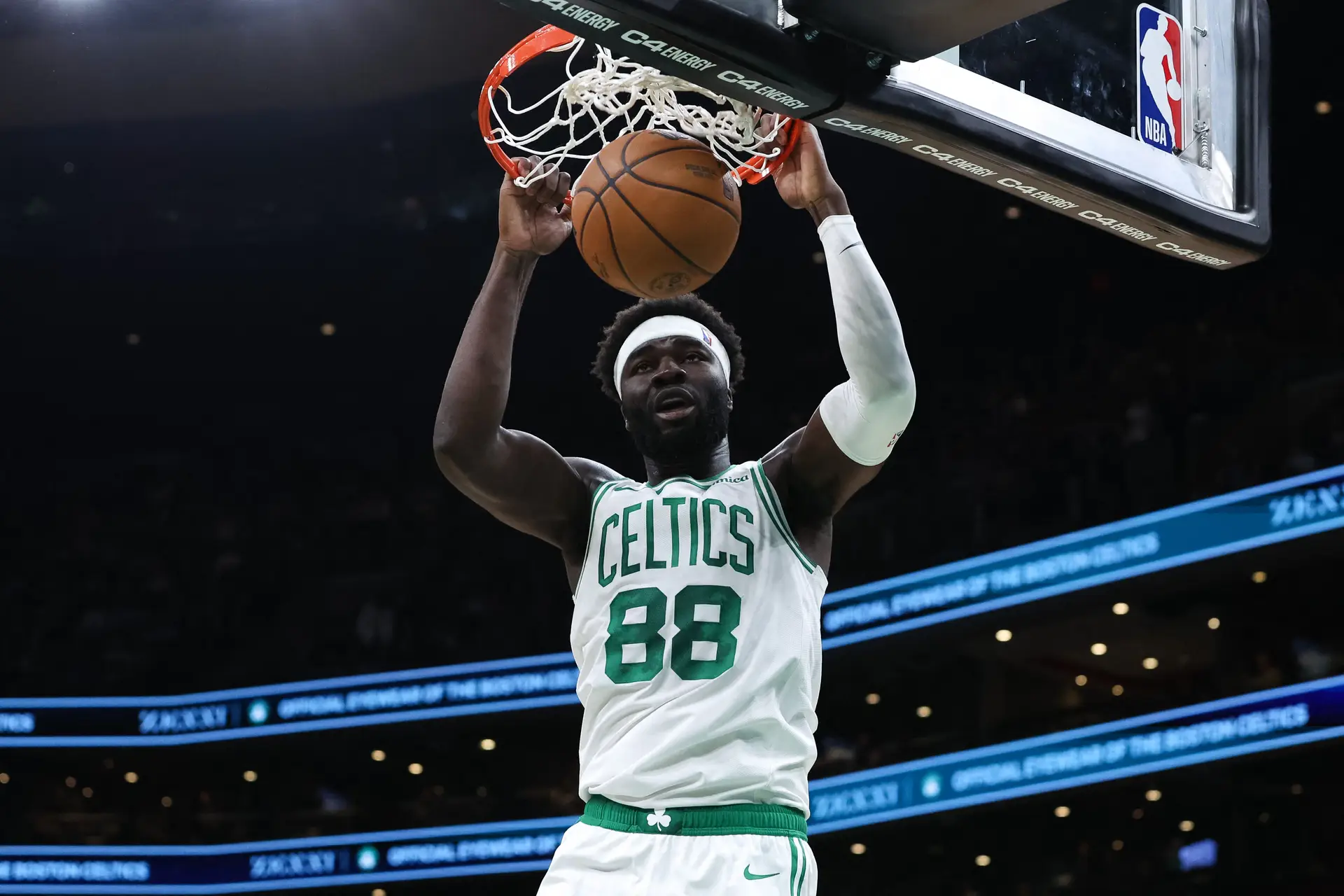 Neemias é titular e brilha com 17 pontos na estreia pelos Celtics na ...