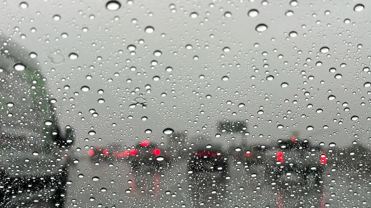 Chuva forte e trovoada deixam todo o país sob aviso - SIC Notícias