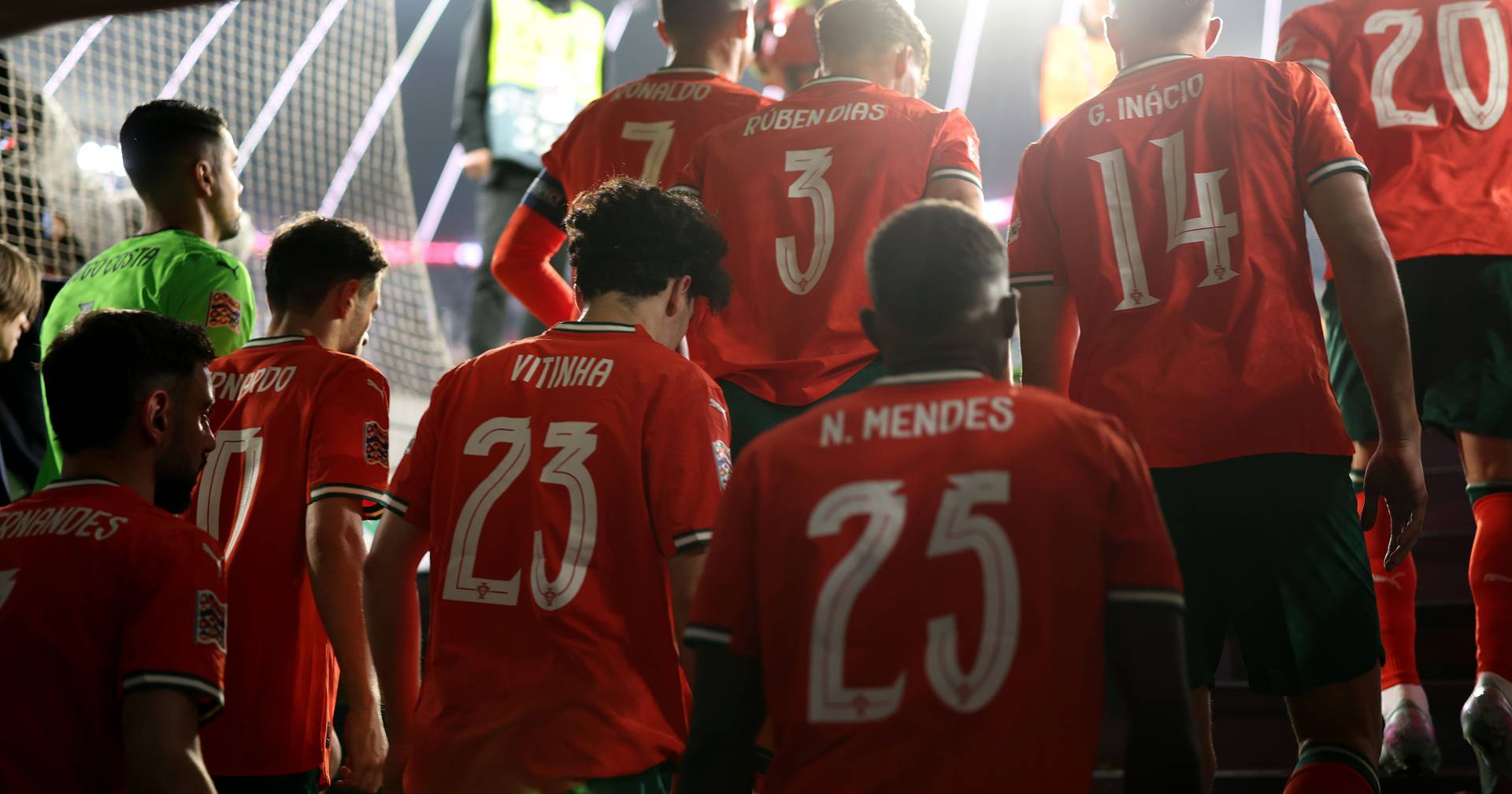 Quatro futebolistas portugueses entre os nomeados para o 'Onze do Ano ...