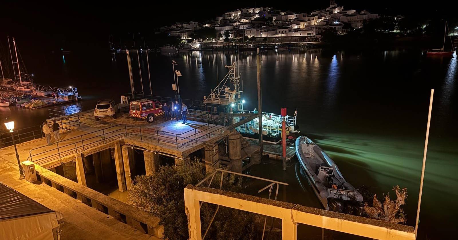 Suspeitos de abalroar lancha da GNR estão em fuga - SIC Notícias