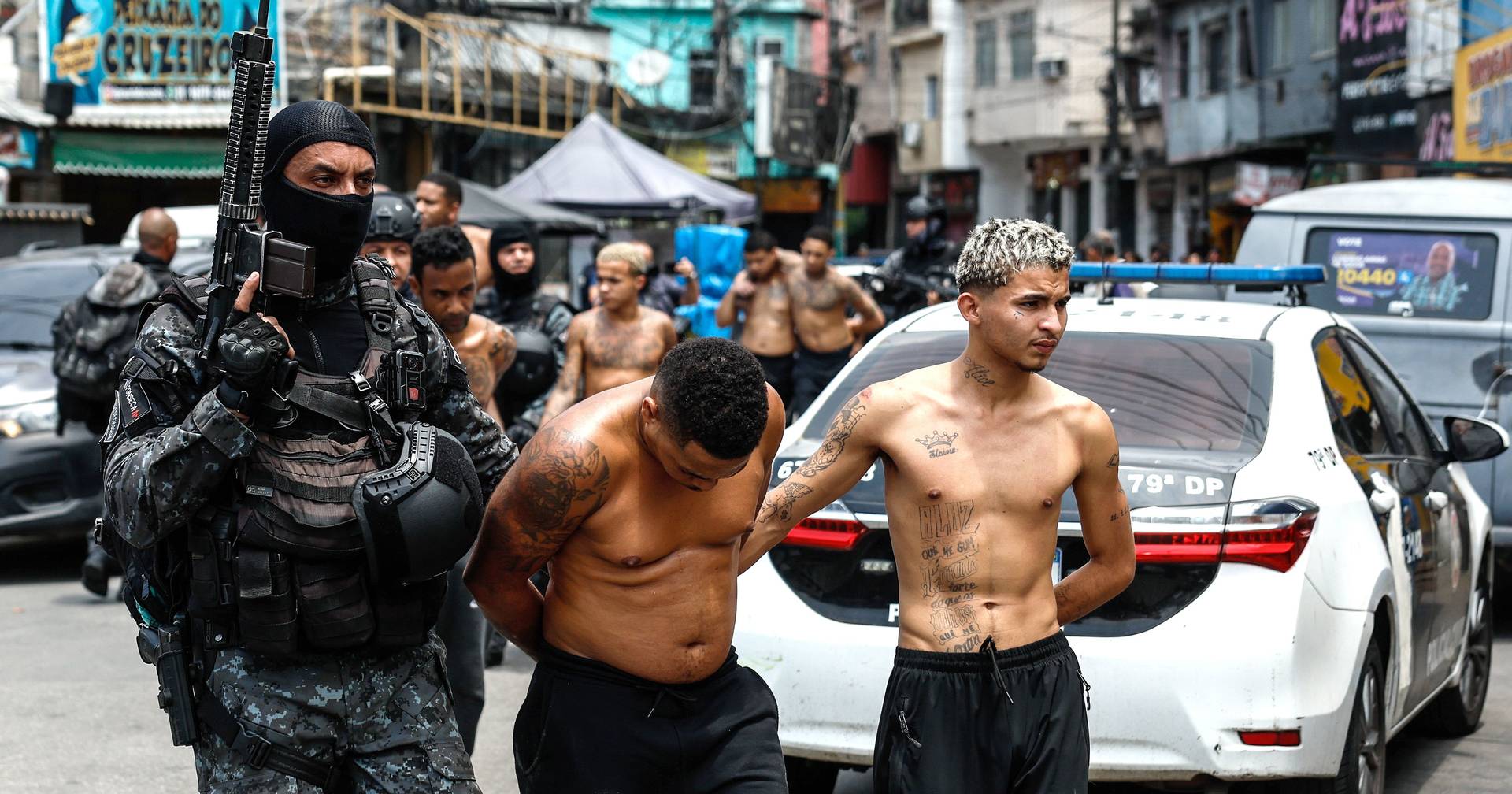 Após operação policial que matou 132 pessoas no Brasil, Lula condena ...