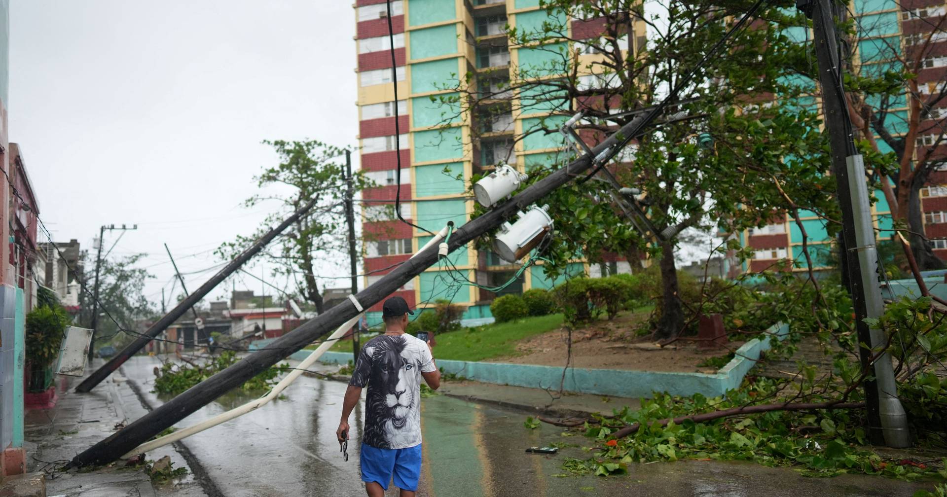 Furacão Melissa deixa 32 mortos e um rasto de destruição nas Caraíbas ...
