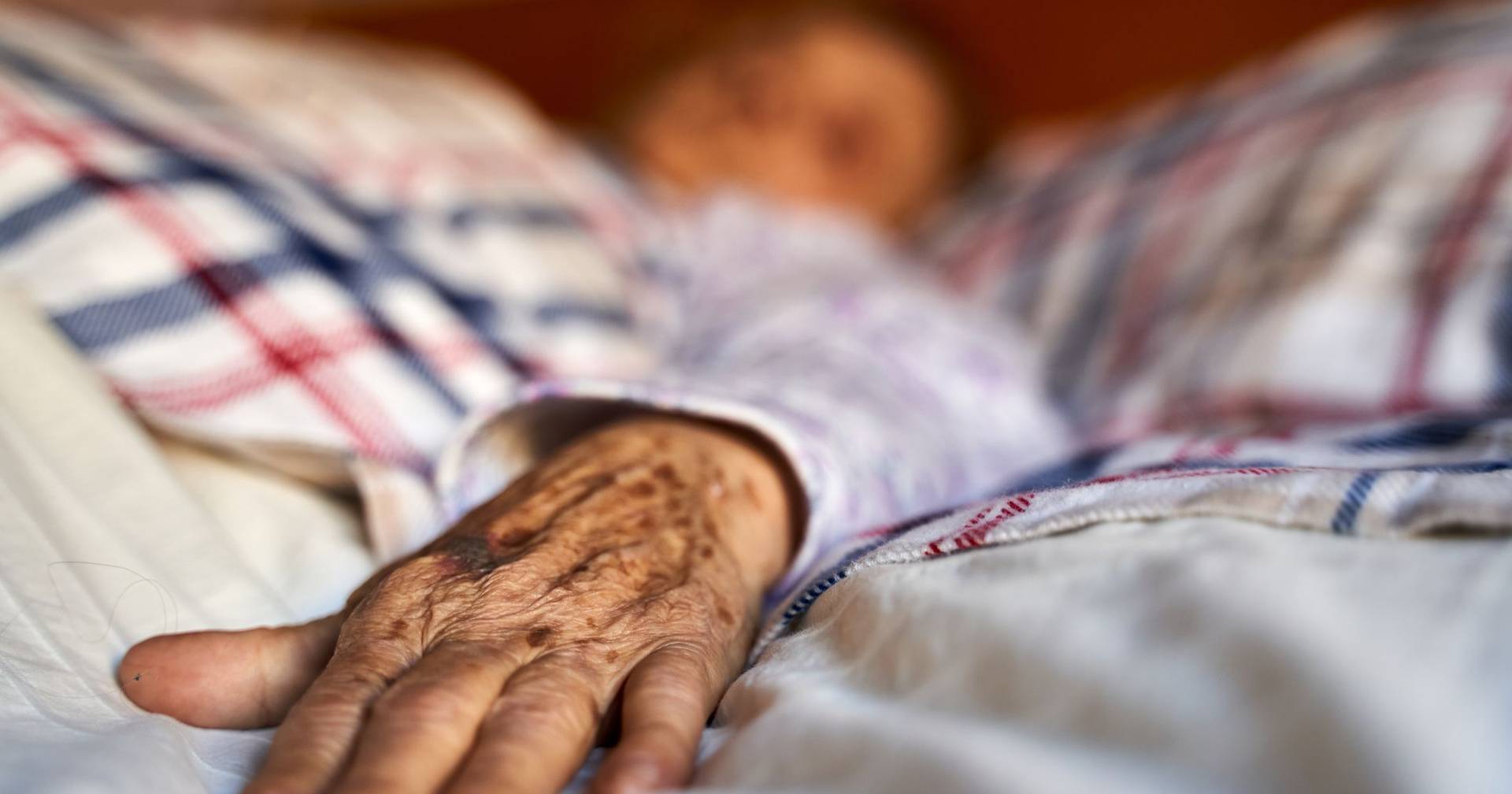 Mais de cem camas de cuidados continuados vão desaparecer a partir de ...