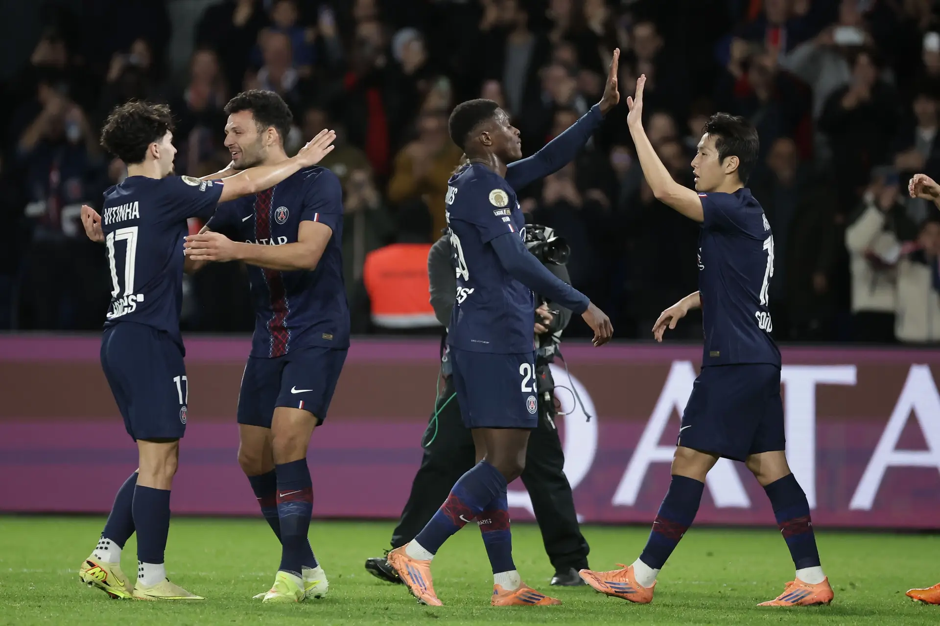 Golo de português no último segundo dá vitória ao PSG frente ao Nice ...