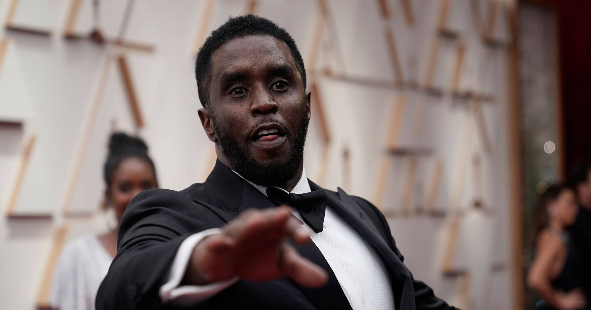 Rapper Sean 'Diddy' Combs surge irreconhecível na prisão - SIC Notícias