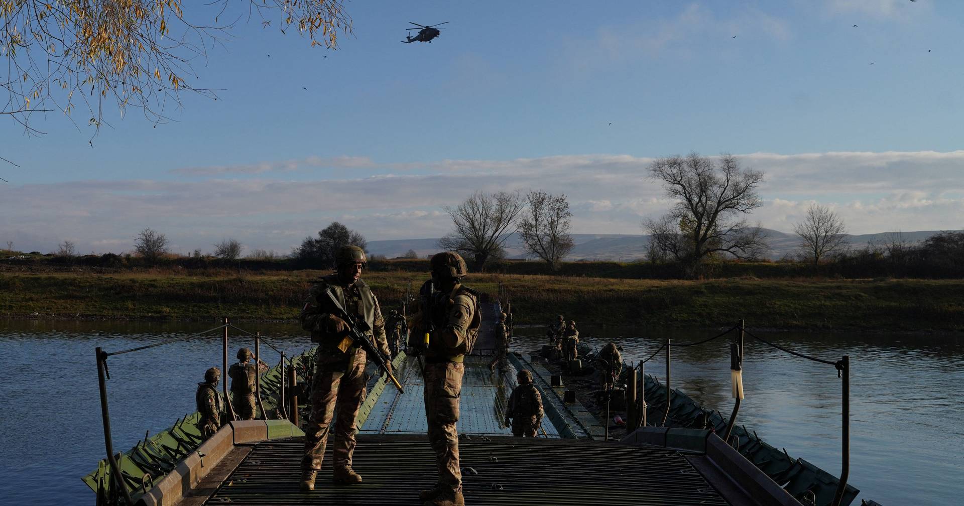 Roménia mobiliza caças em resposta a nova incursão de drone - SIC Notícias