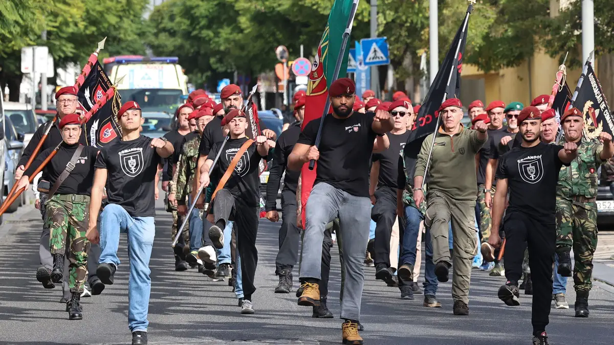 Marcha dos Audazes assinala 50 anos do 25 de novembro e critica guerra ...