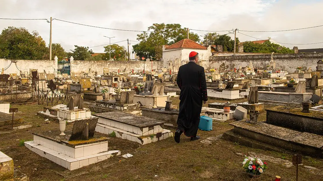 Profanação de cadáveres em cemitério de Alhos Vedros: "Acreditariam que ...