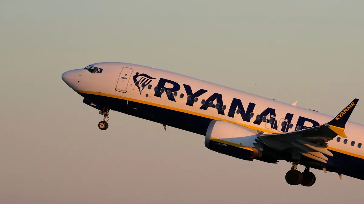 Saída da Ryanair dos Açores preocupa empresários mas Governo Regional ...