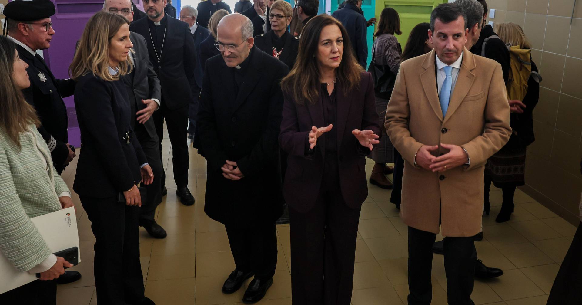Poesia toma conta das paredes da ala para grávidas e mães da prisão de ...