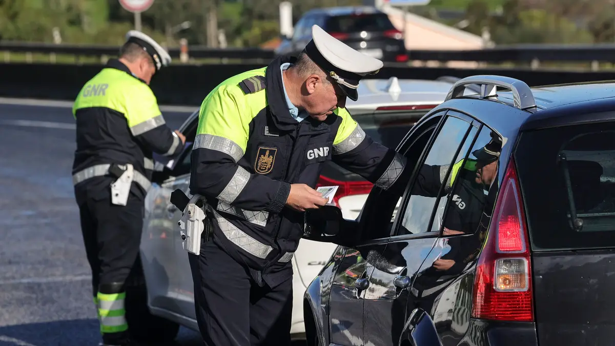 Operação Santos Populares: GNR detém mais de 60 condutores embriagados ...