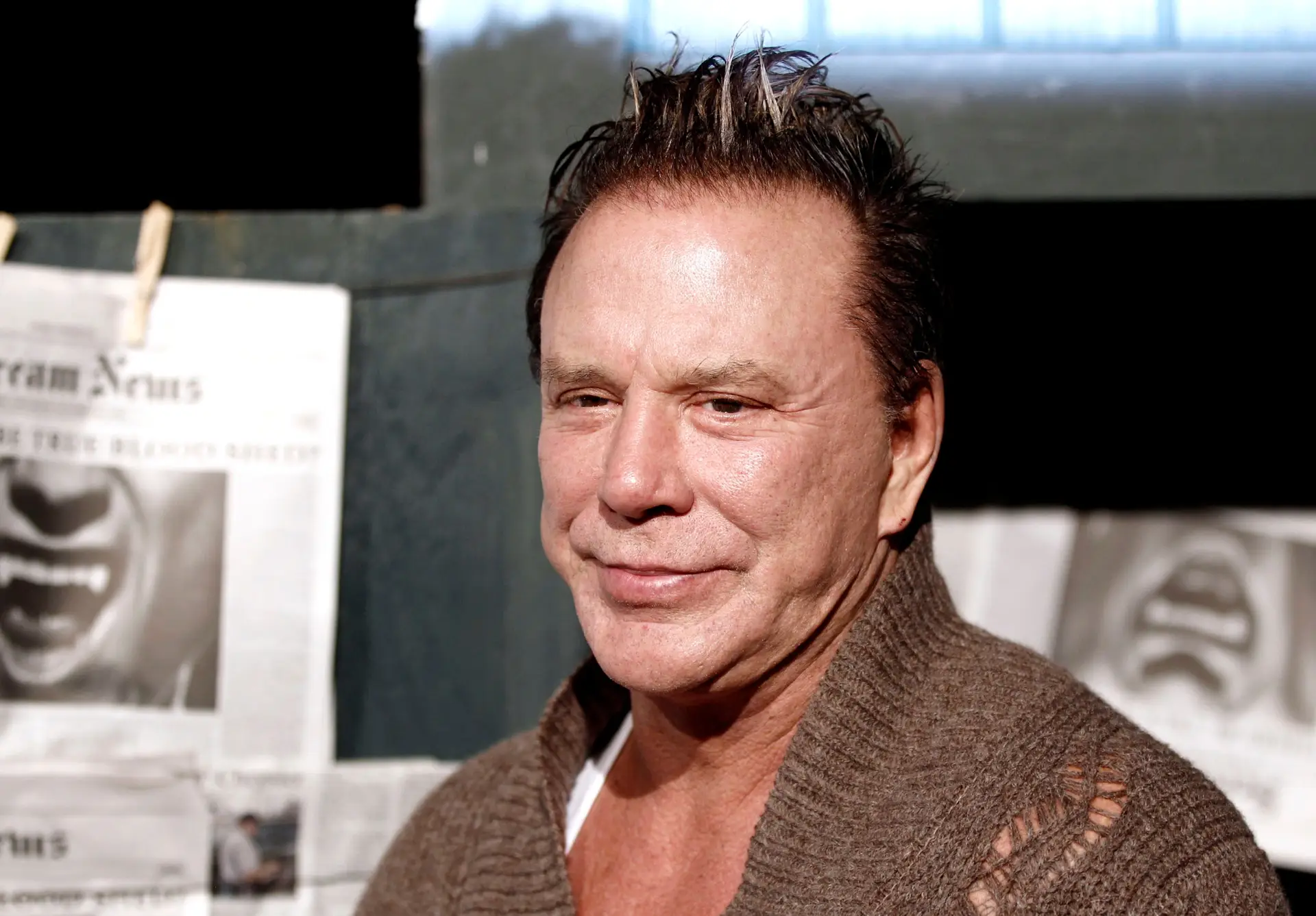 Ator Mickey Rourke apela a donativos para evitar ser despejado - SIC ...