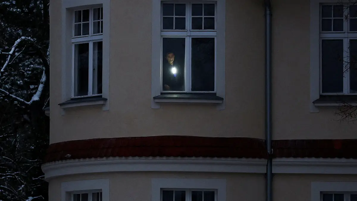 Ataque de grupo de extrema-esquerda deixa milhares sem eletricidade ...