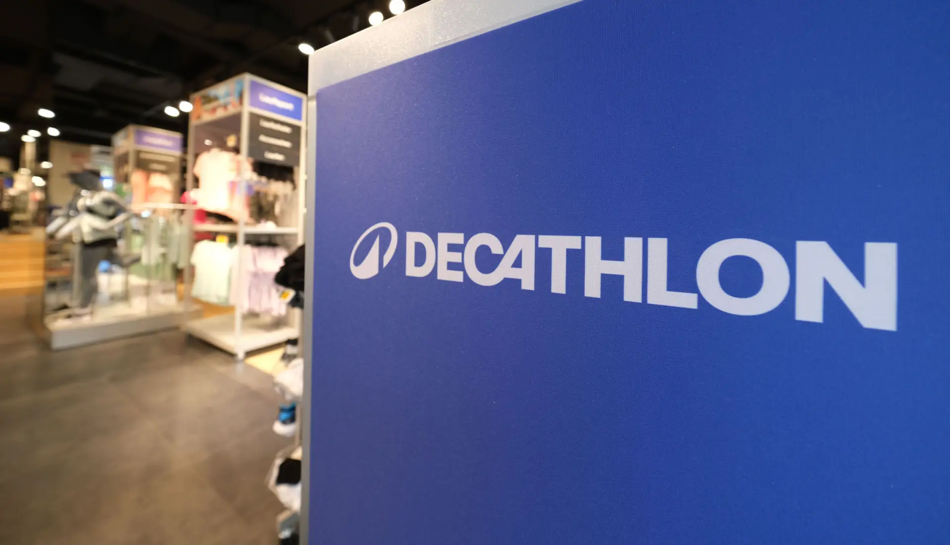 Decathlon Portugal sobe salário mínimo para 1.000 euros brutos - SIC ...