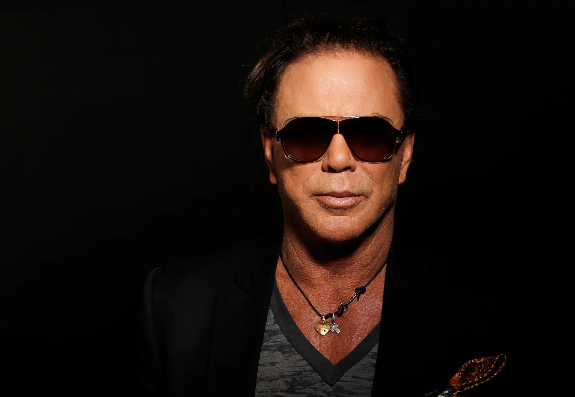 Ator Mickey Rourke rejeita envolvimento em campanha de angariação de ...