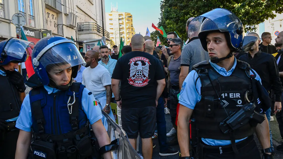 Quais eram os planos do grupo 1143? Dos treino de combate urbano em ...