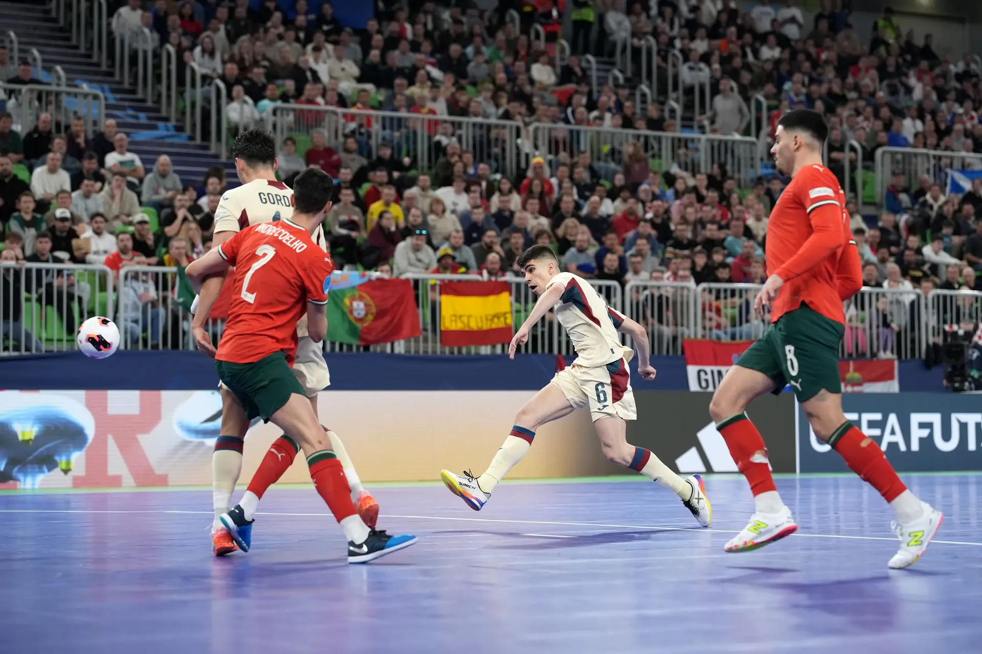 Europeu de futsal: Portugal perde final com Espanha e falha 'tri' - SIC ...