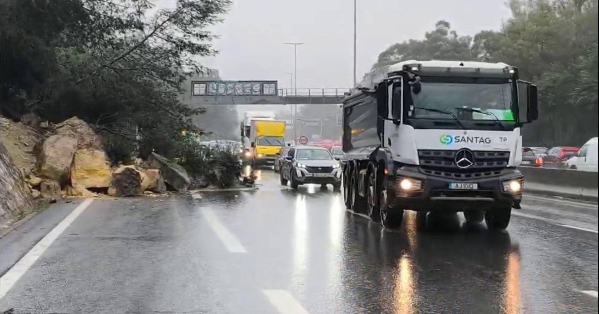 A5 reabriu no sentido Lisboa-Cascais, mas ainda com constrangimentos ...