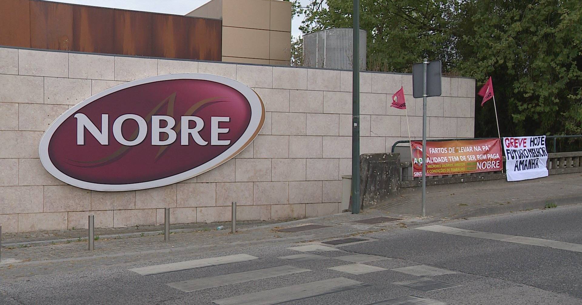 "Vive-se num clima de medo": trabalhadores da Nobre em greve exigem ...