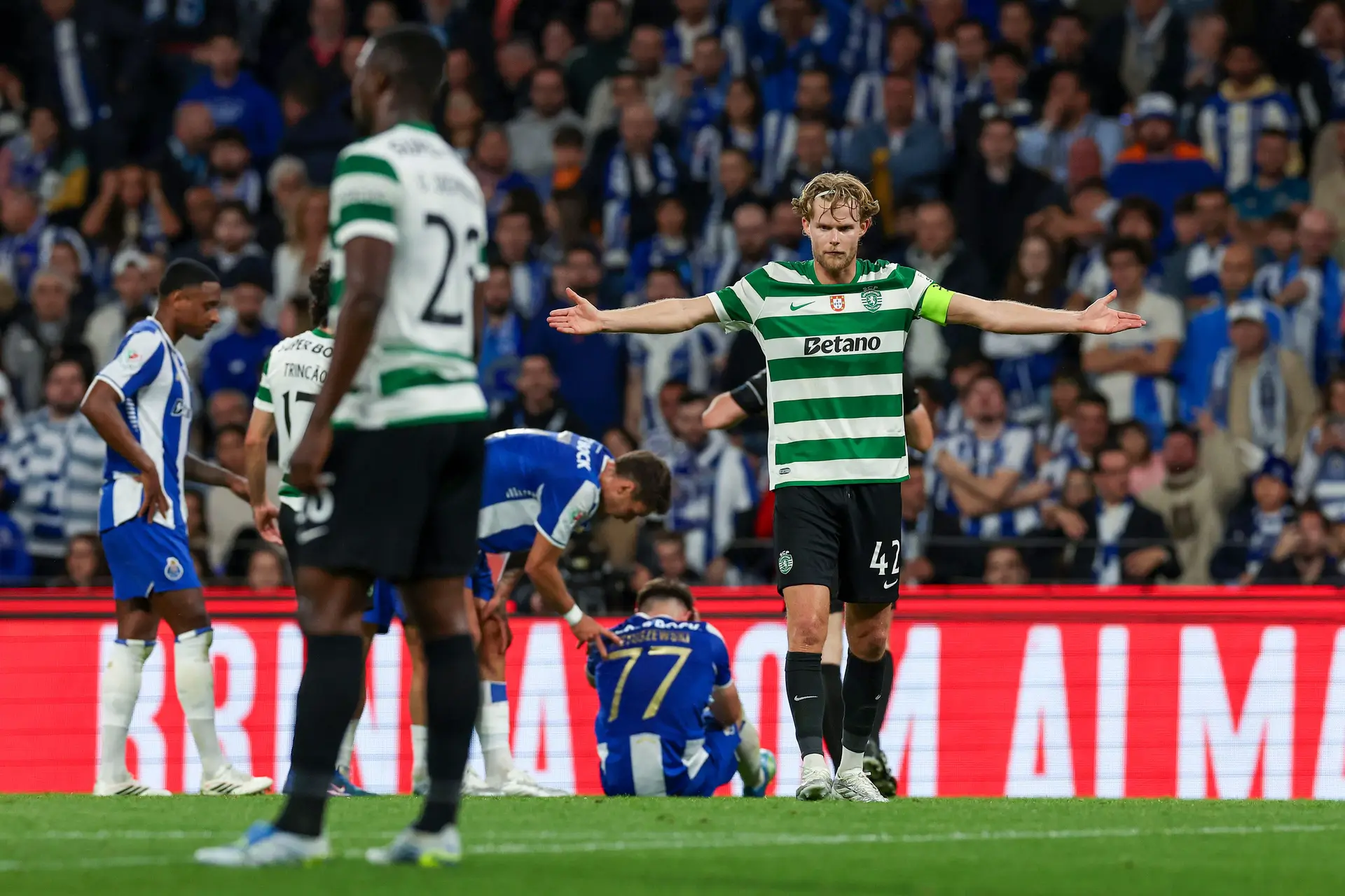 Pós-Clássico: Sporting apresenta queixa contra Gabri Veiga após entrada ...
