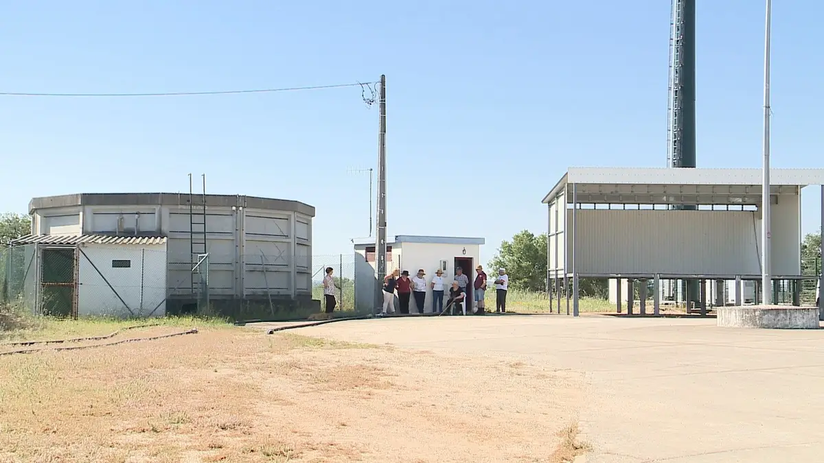 Aldeia do Fundão teme falta de água: proprietária de terreno impede ...