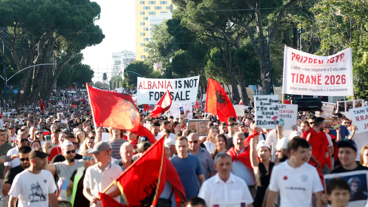 Protestos contra resorts de luxo na Albânia já duram há mais de duas ...